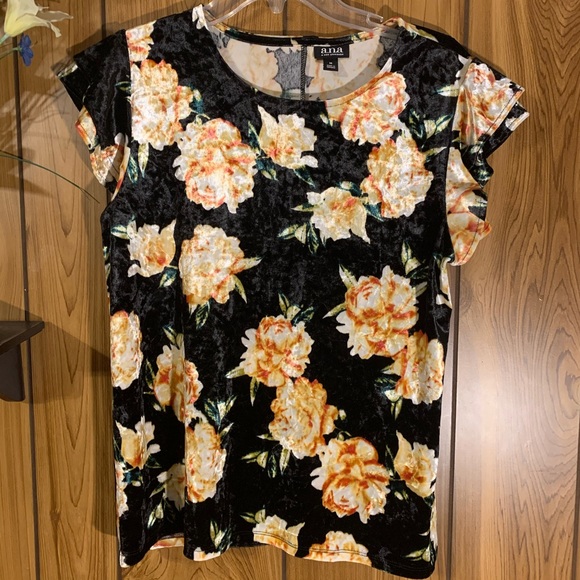 a.n.a | Tops | Ana Top Velvet Short Flutter Sleeve Floral | Poshmark